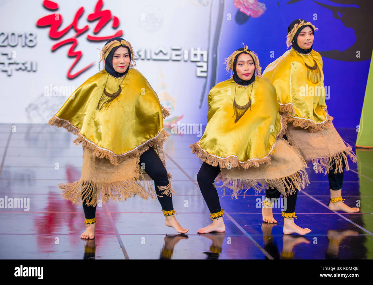 Indonesian dancers from Sma Nasima Semaran dance groupe perform at the ...