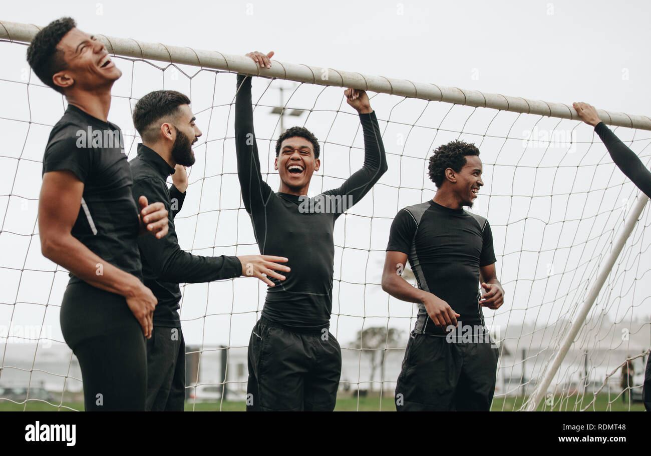 Football team talking hi-res stock photography and images - Alamy