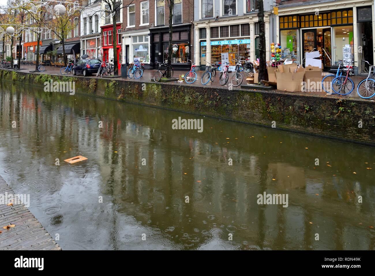 Delft canal hi-res stock photography and images - Alamy