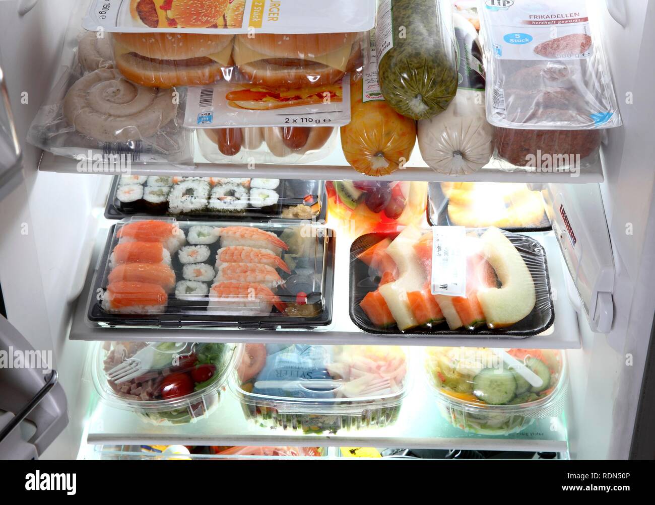 Packed fridge hi-res stock photography and images - Alamy