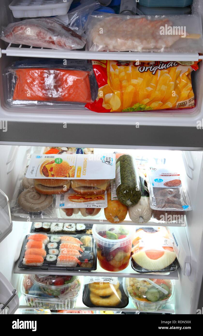 Various pre-packed meals in a refrigerator Stock Photo - Alamy