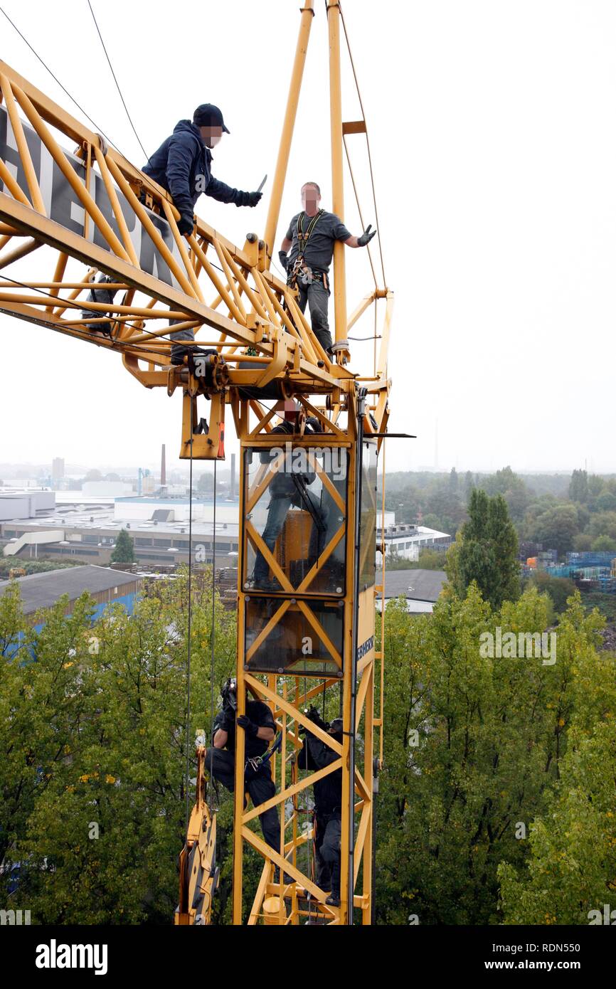 Police negotiates hi-res stock photography and images - Alamy