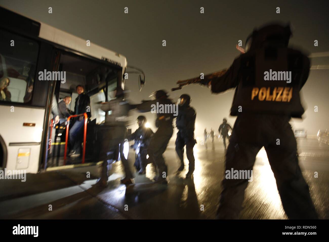Operational rehearsal, officers of the spezialeinsatzkommando, SEK, a ...
