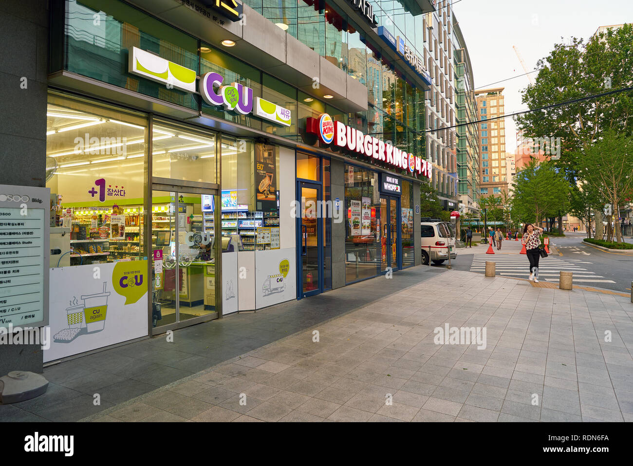 Convenience Store Outdoor Stock Photos & Convenience Store Outdoor ...