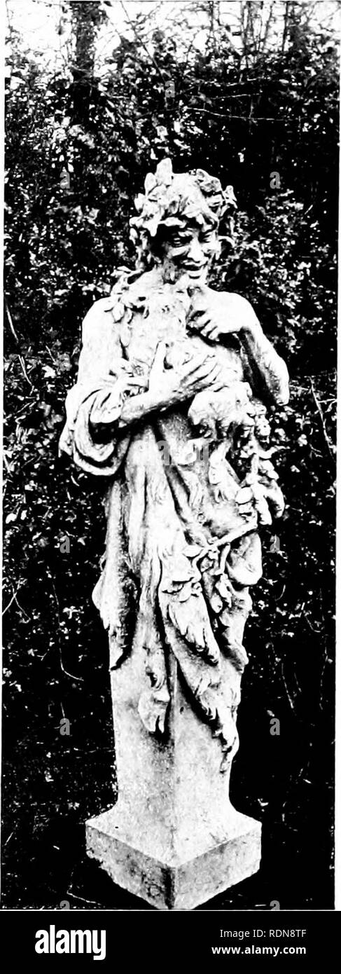 Stone swags hi-res stock photography and images - Alamy