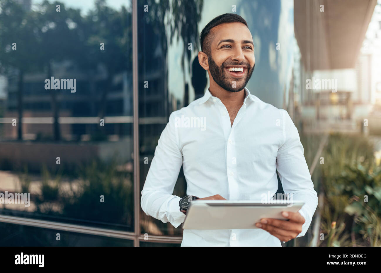 Indian business man tablet hi-res stock photography and images - Alamy