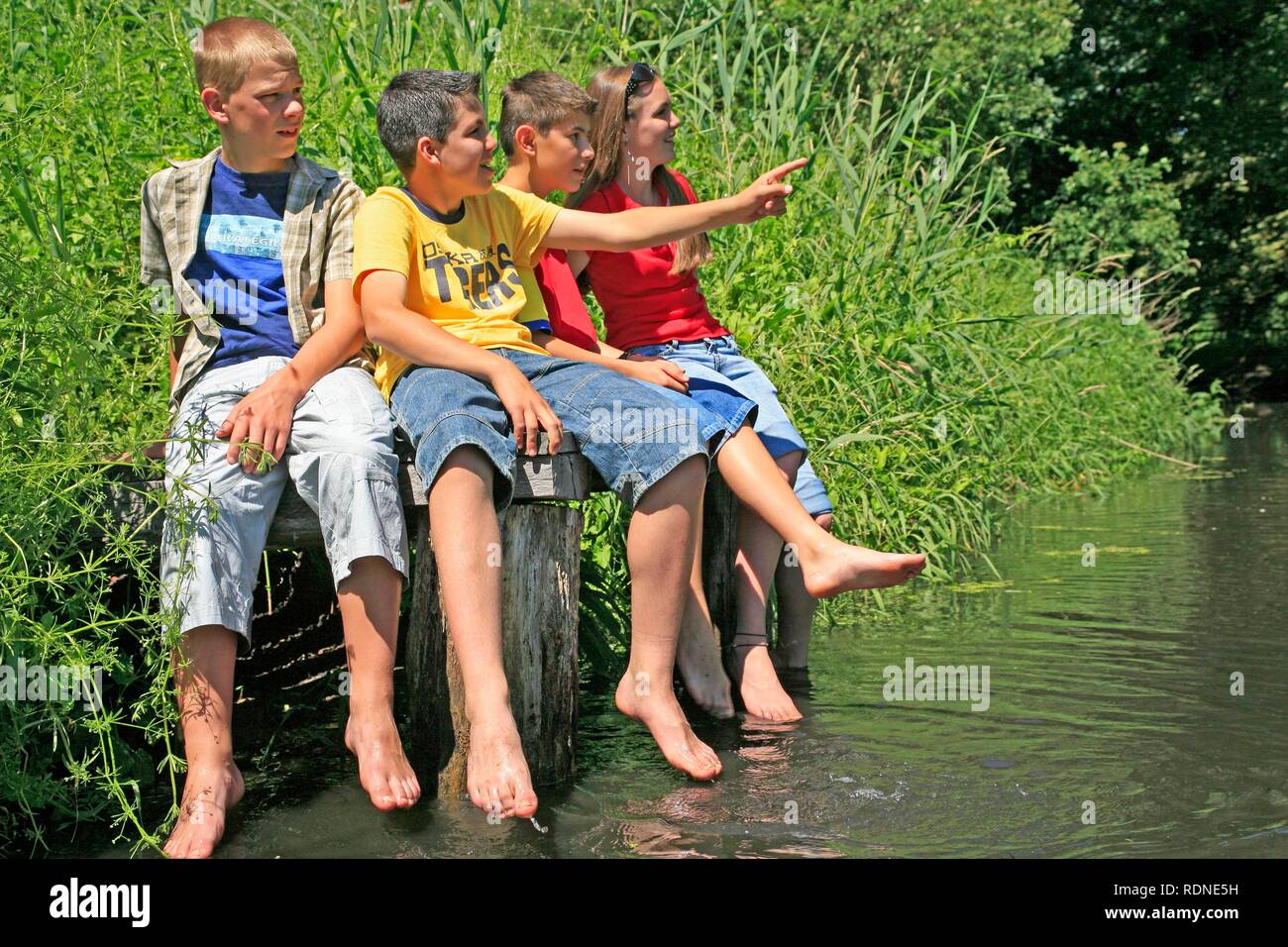 Child legs dangling hi-res stock photography and images - Alamy