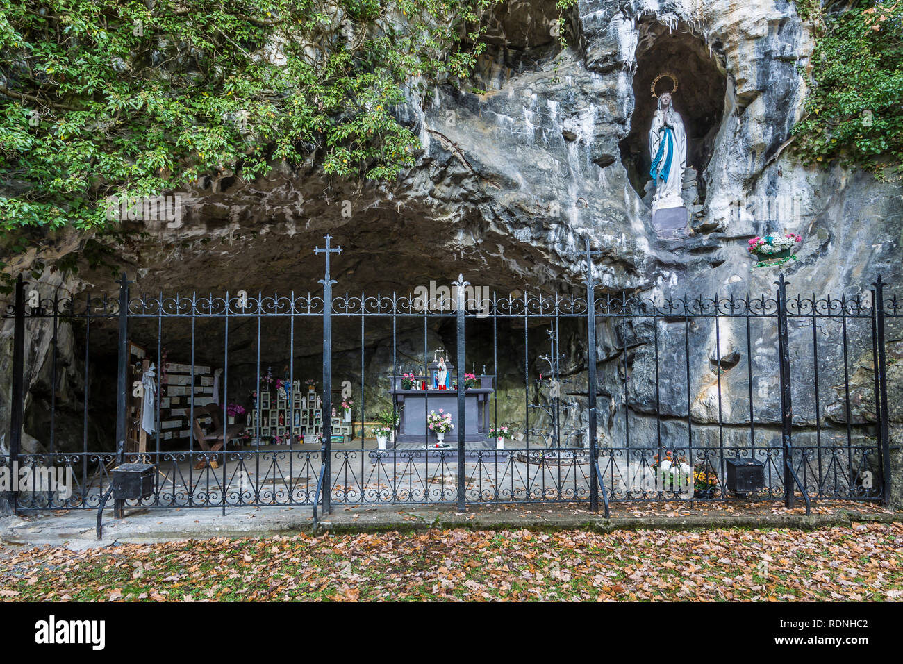 Grotto with a statue of the virgin mary hi-res stock photography and ...