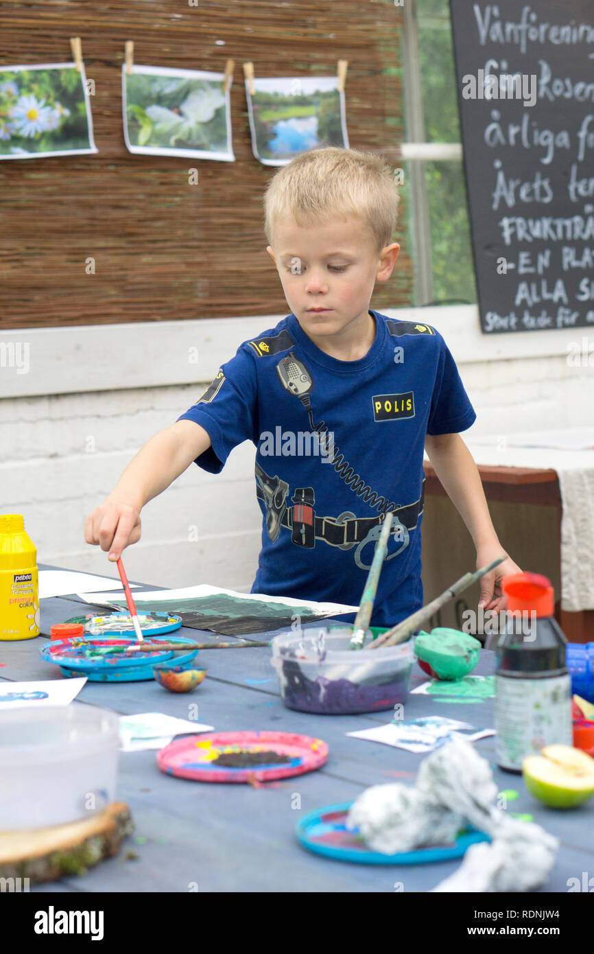 Boy children paint hi-res stock photography and images - Alamy