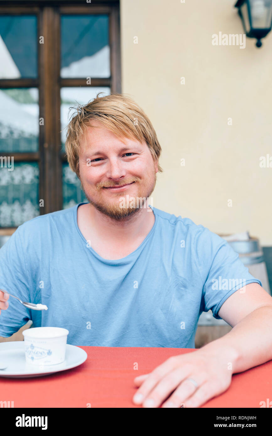 Portrait of smiling man Stock Photo - Alamy