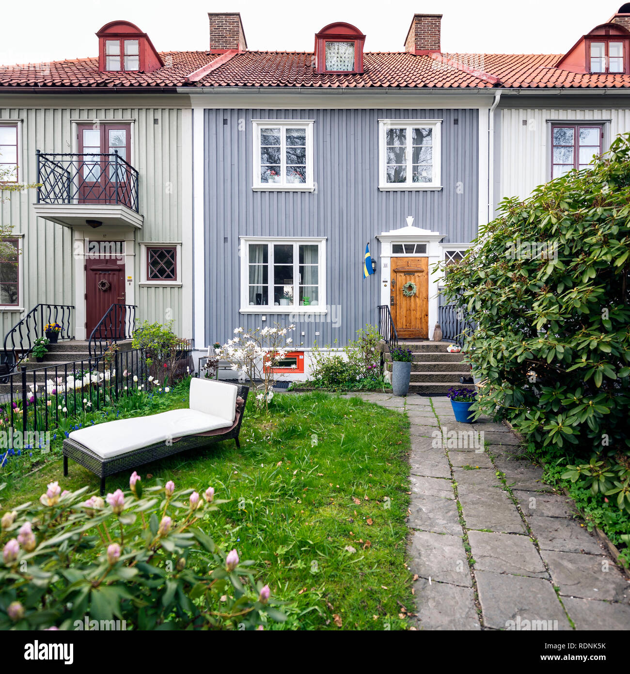 Terrace house front garden hi-res stock photography and images - Alamy