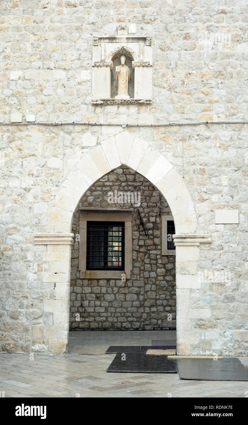 Harbour gate through city walls Stock Photo - Alamy