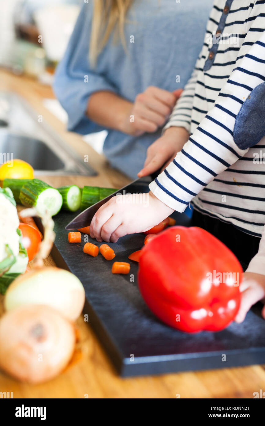 Preparing vegetables in the kitchen Stock Photo - Alamy