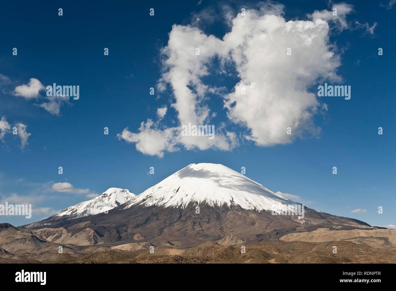 Parinacota and pomerape volcanos hi-res stock photography and images ...