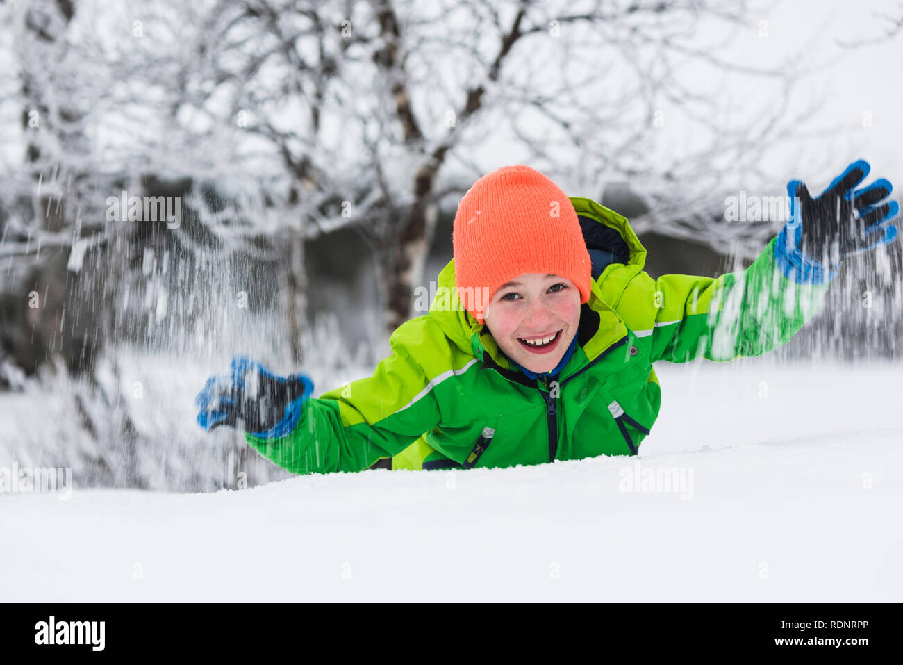 Children playing winter clothing hi-res stock photography and images ...