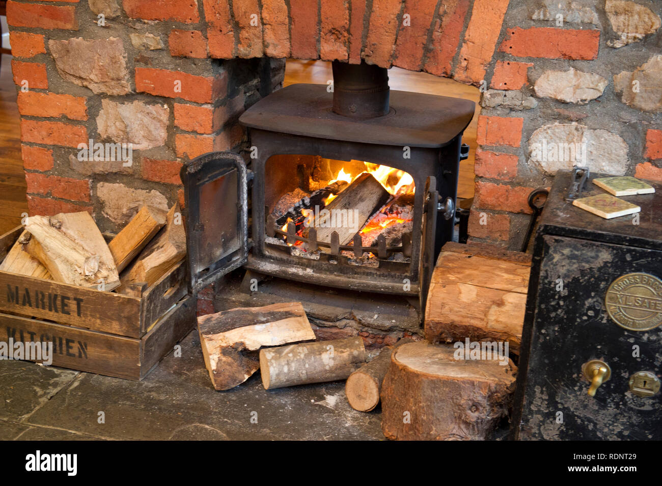 Wood stoves hi-res stock photography and images - Alamy