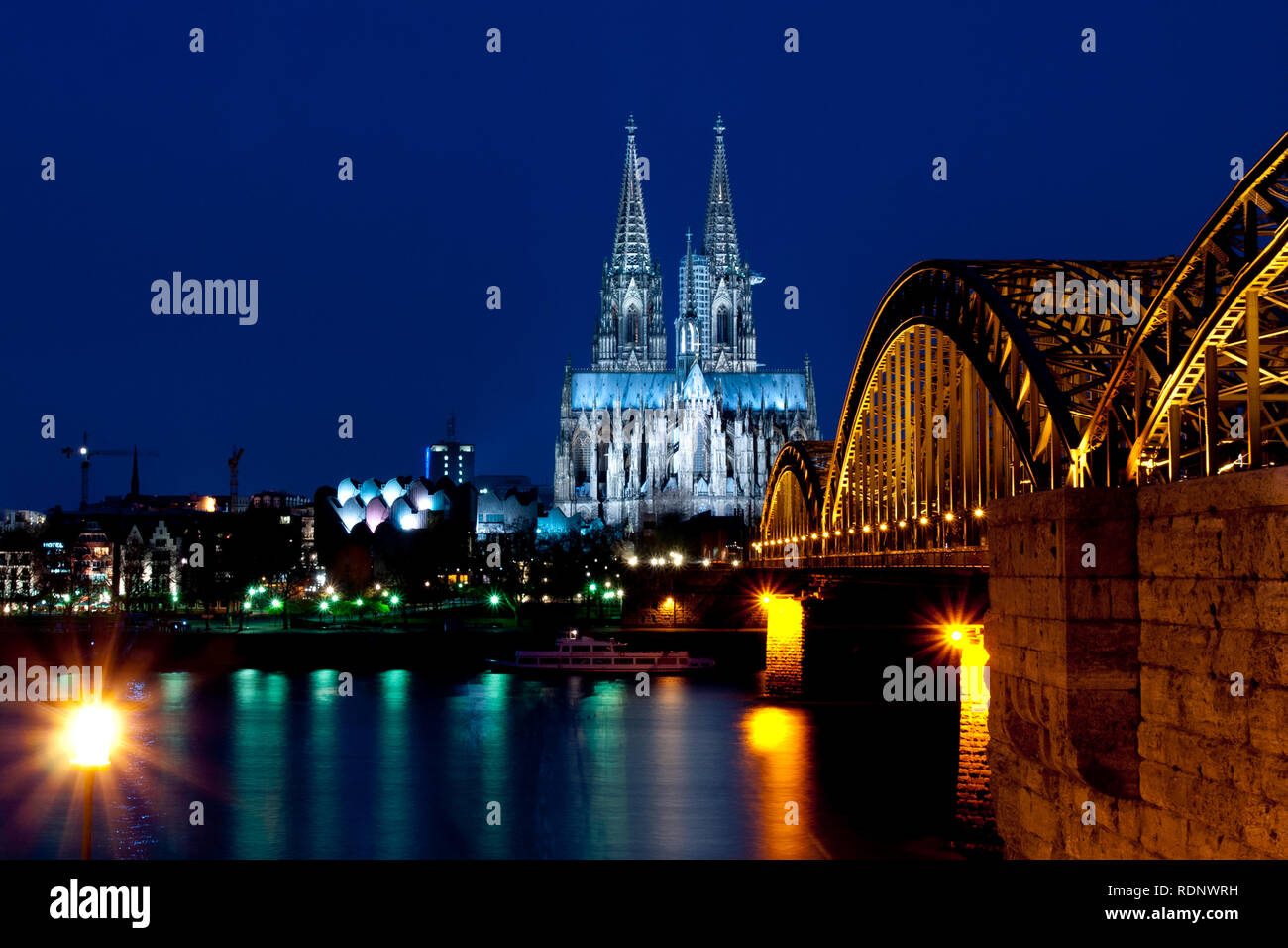 Koln bei nacht hi-res stock photography and images - Alamy