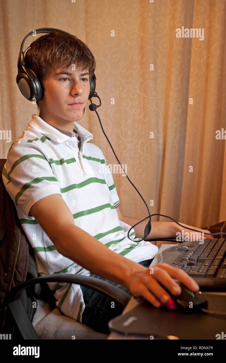 Teenage boy at his PC Stock Photo - Alamy