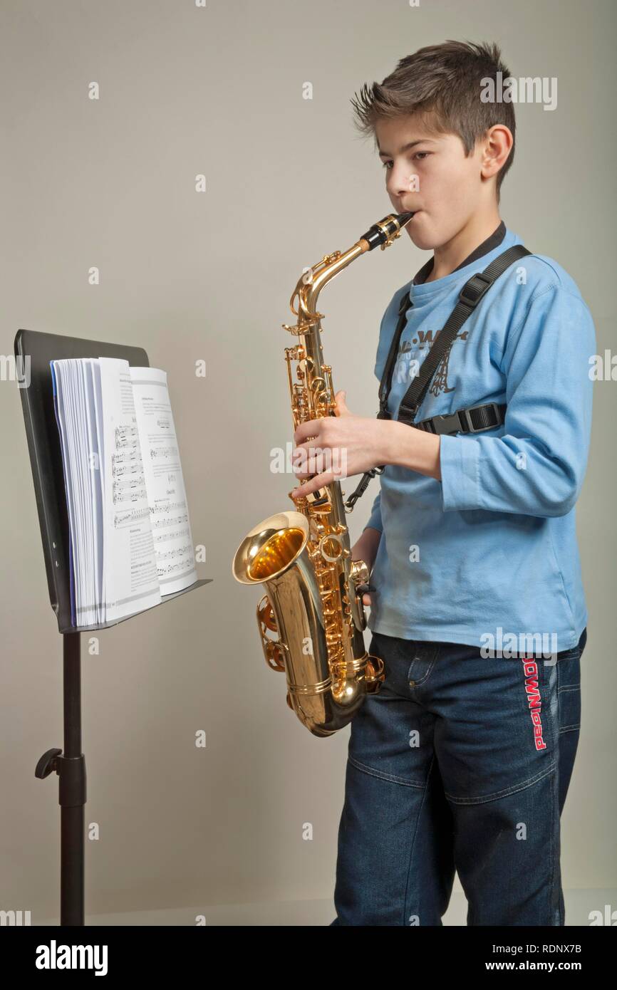 Practicing saxophone hi-res stock photography and images - Alamy