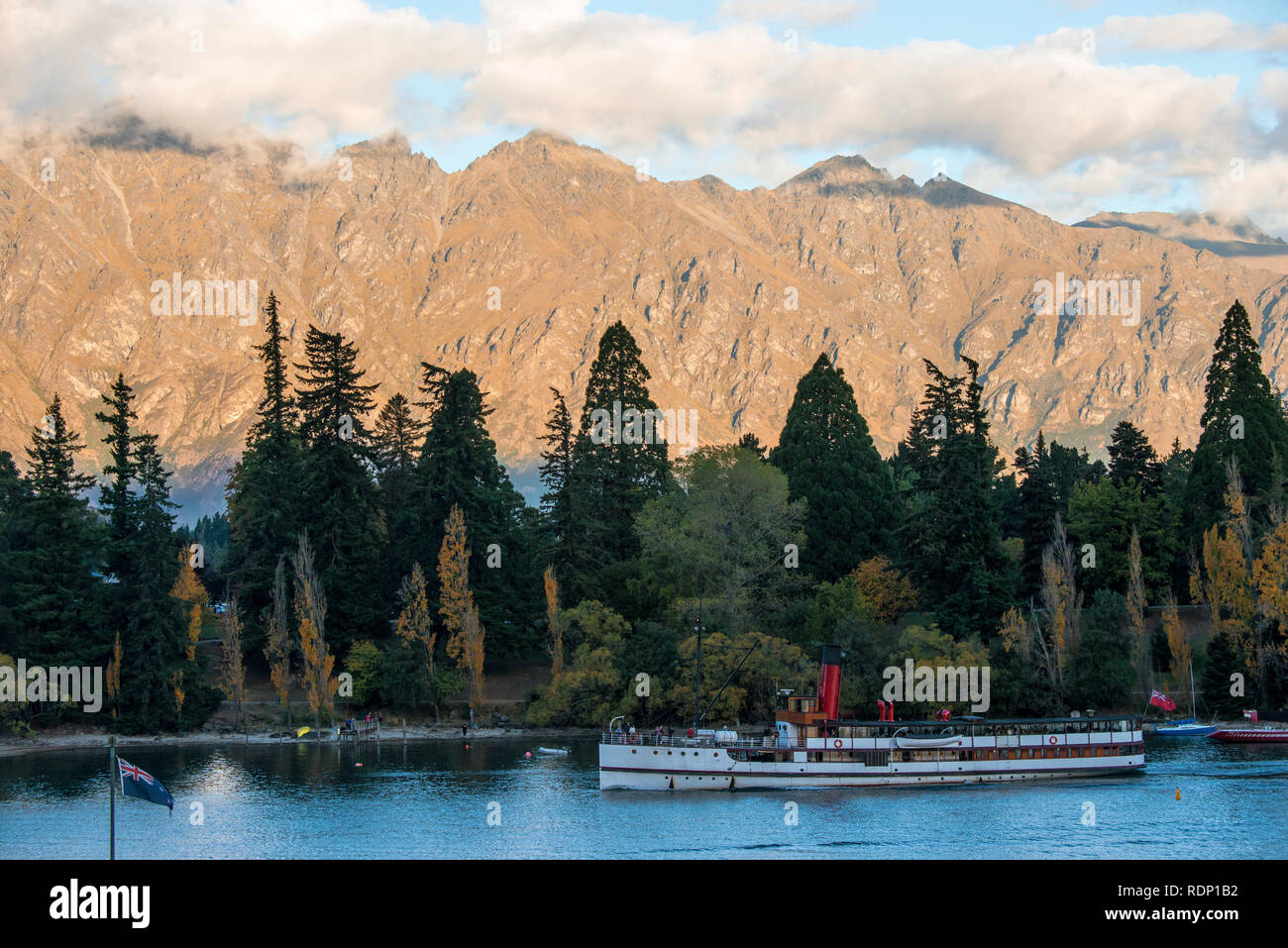 The tourist boat the TSS Earnslaw cruises the waterfront of Lake ...