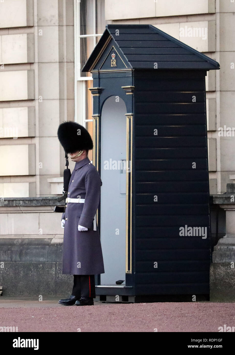 Guardsman sentry box hi-res stock photography and images - Alamy