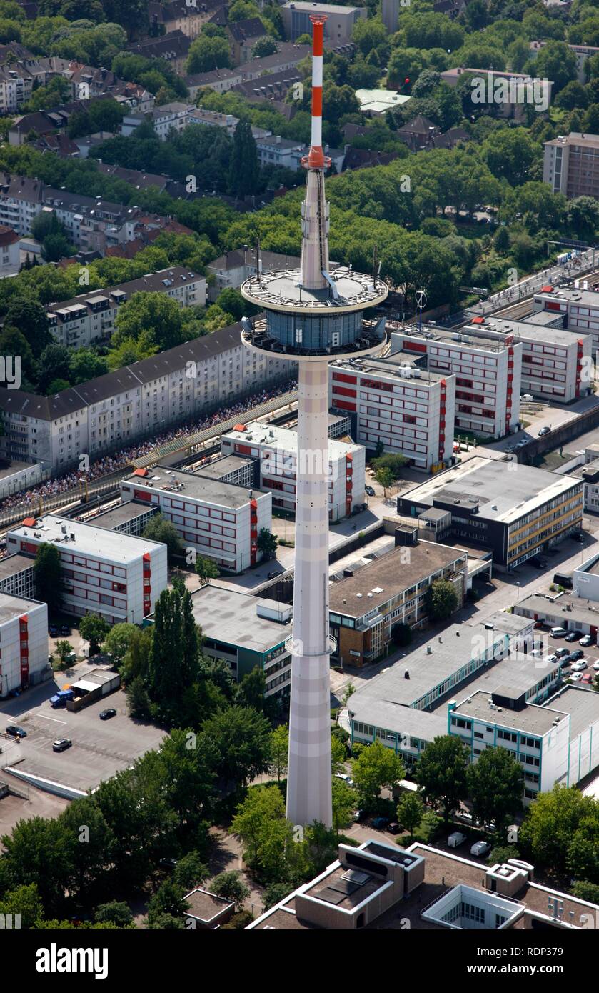 Telecommunications tower antennas rises hi-res stock photography and ...