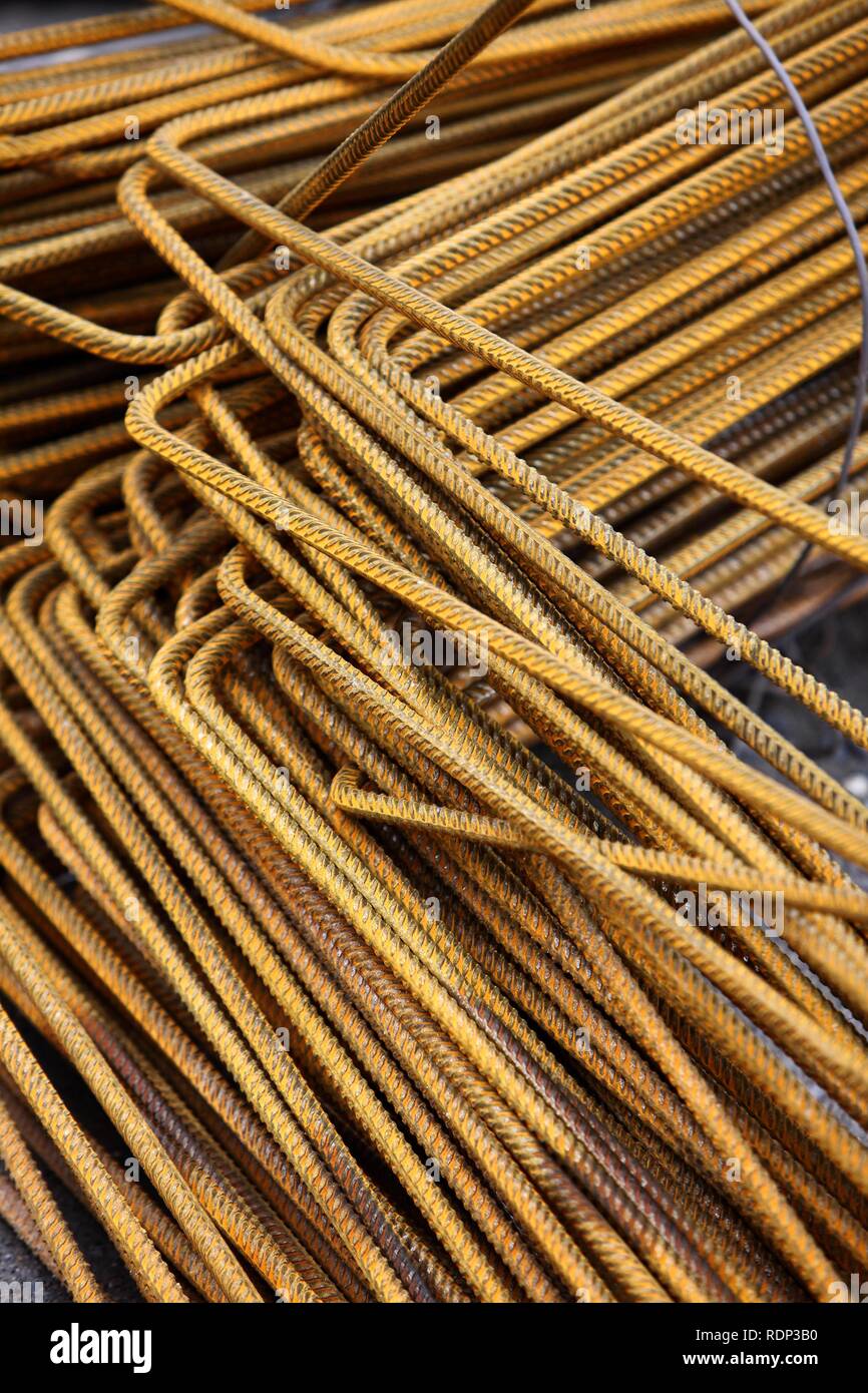 Rusty reinforcing steel on a construction site Stock Photo - Alamy