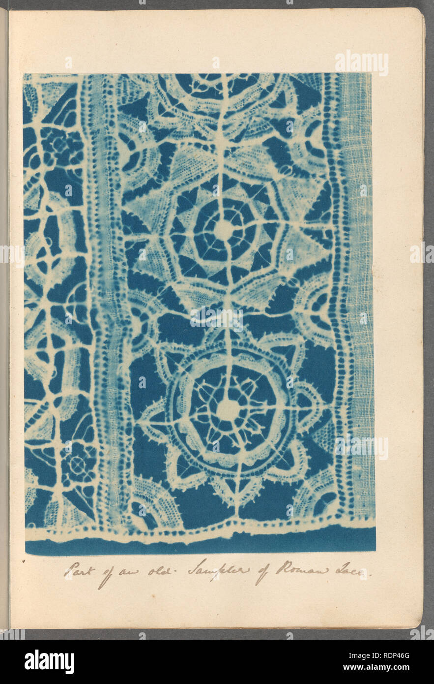 Tudor pattern fabric hi-res stock photography and images - Alamy