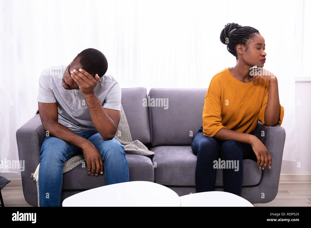 Black couple upset hi-res stock photography and images - Alamy