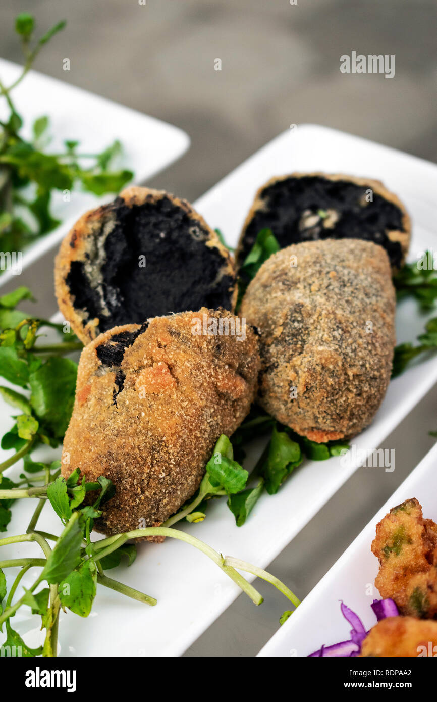 Black of cuttlefish hi-res stock photography and images - Alamy