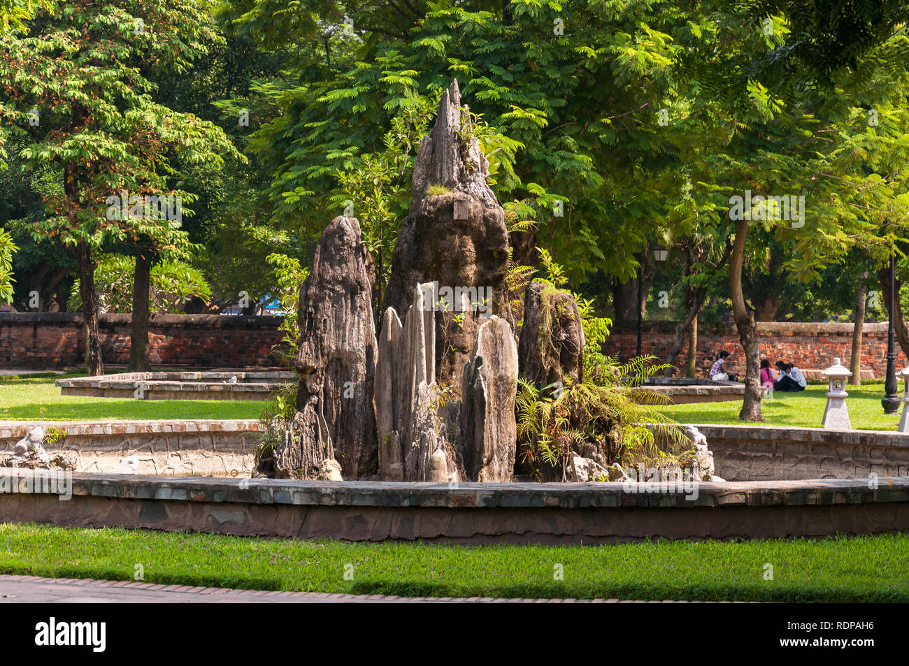 Water fountain surrounded by trees hi-res stock photography and images ...