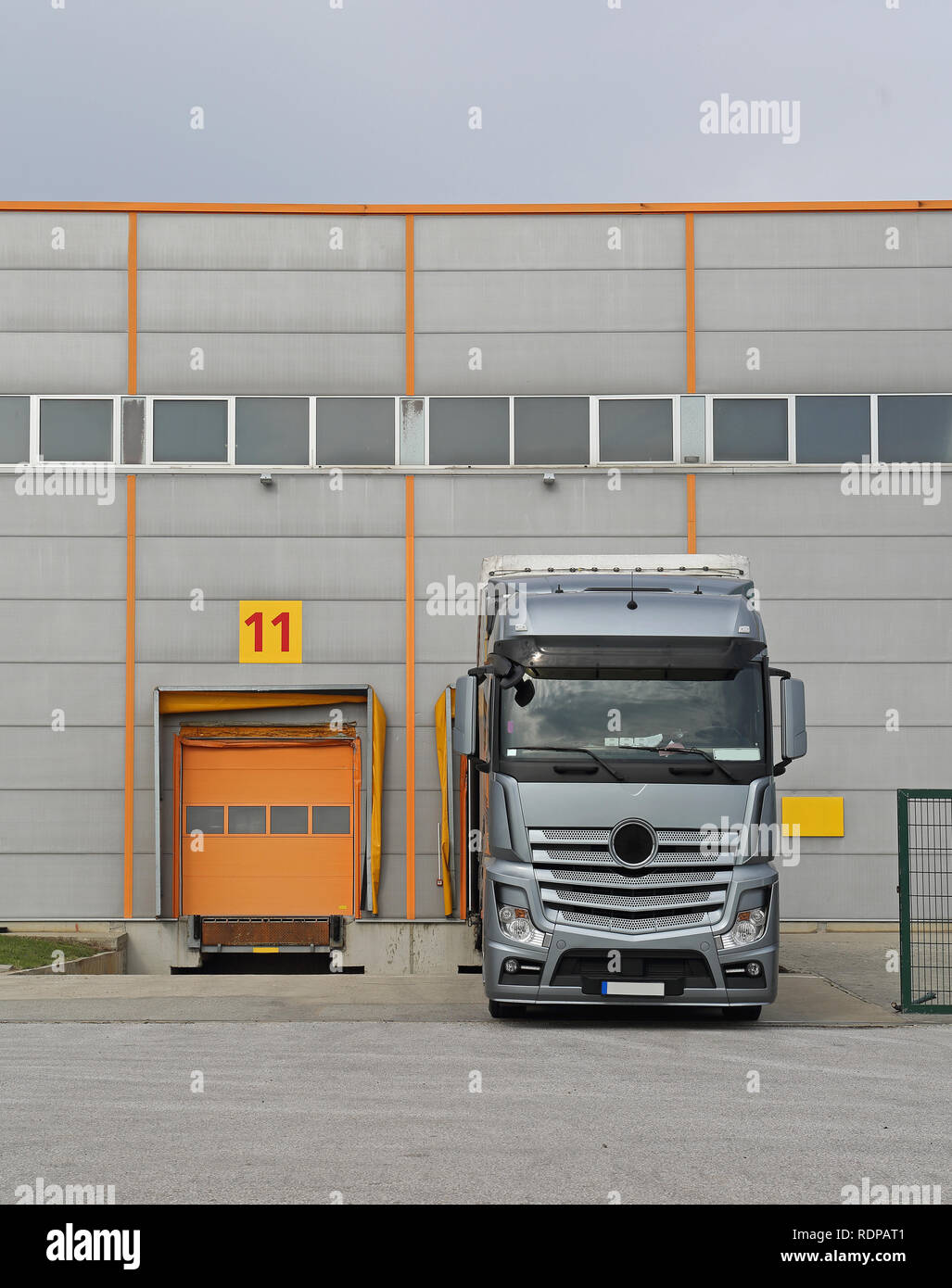 Truck loading door hi-res stock photography and images - Alamy