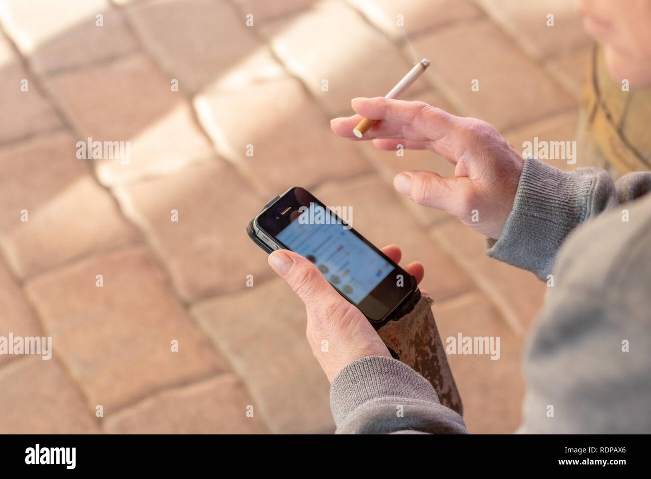 Smartphone smoke hi-res stock photography and images - Alamy