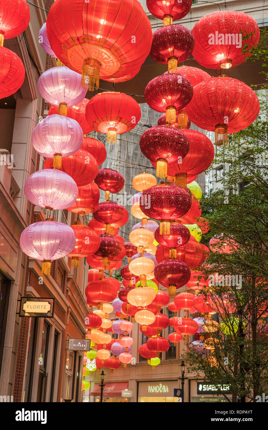 Hong kong streets lanterns hi-res stock photography and images - Alamy