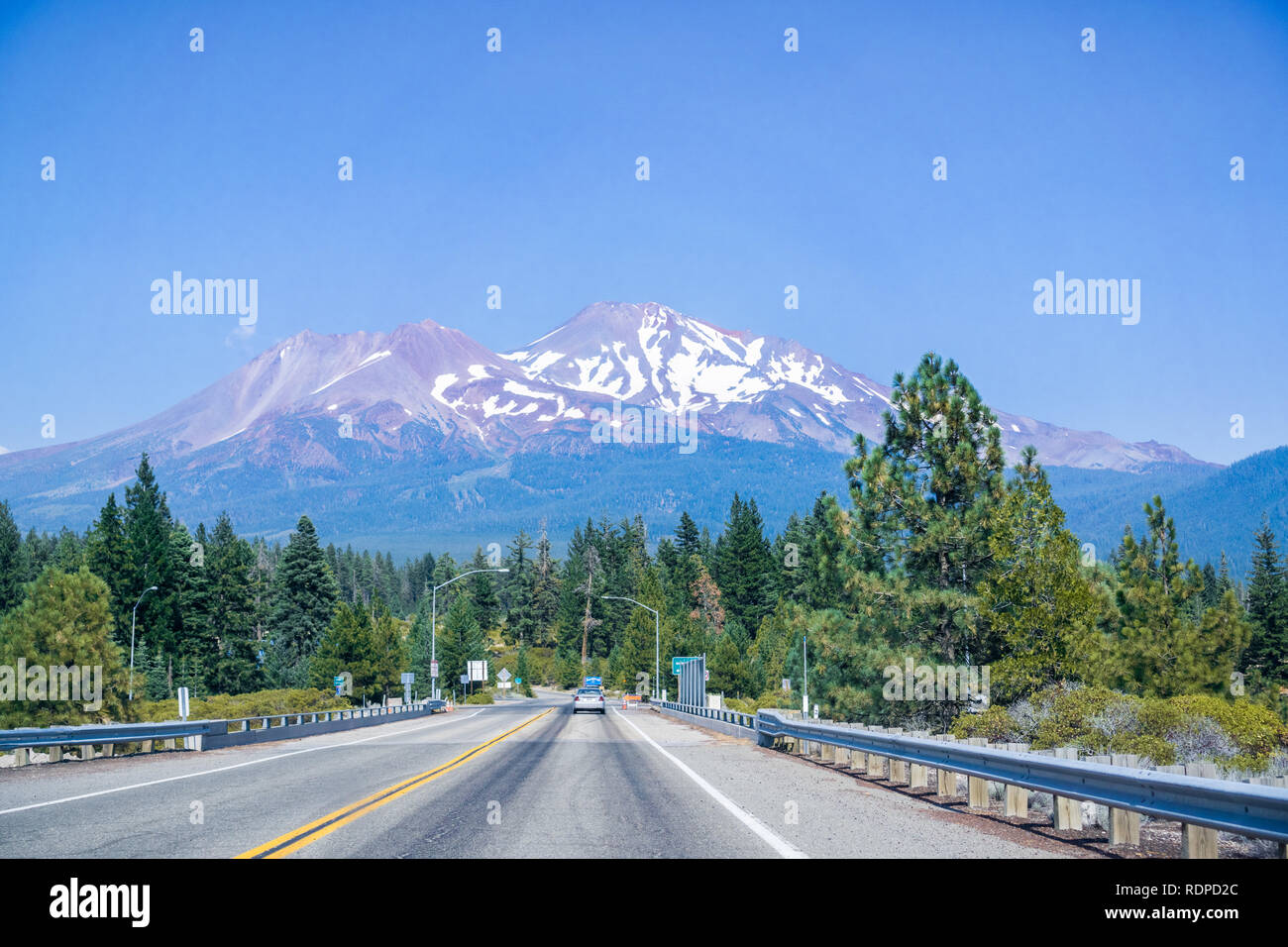 Mt shasta forest hi-res stock photography and images - Alamy