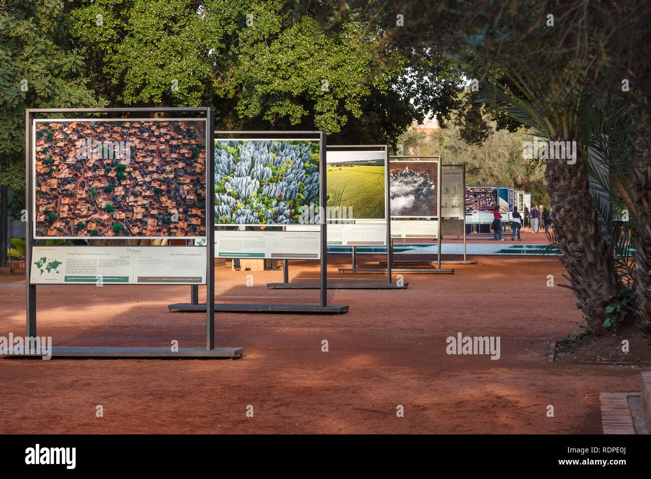 Public art display hi-res stock photography and images - Alamy