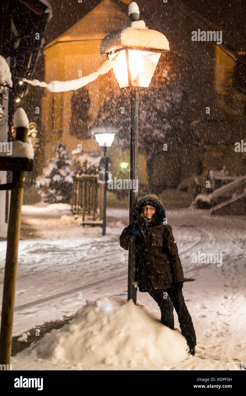 Light Bulb Snow Ladies