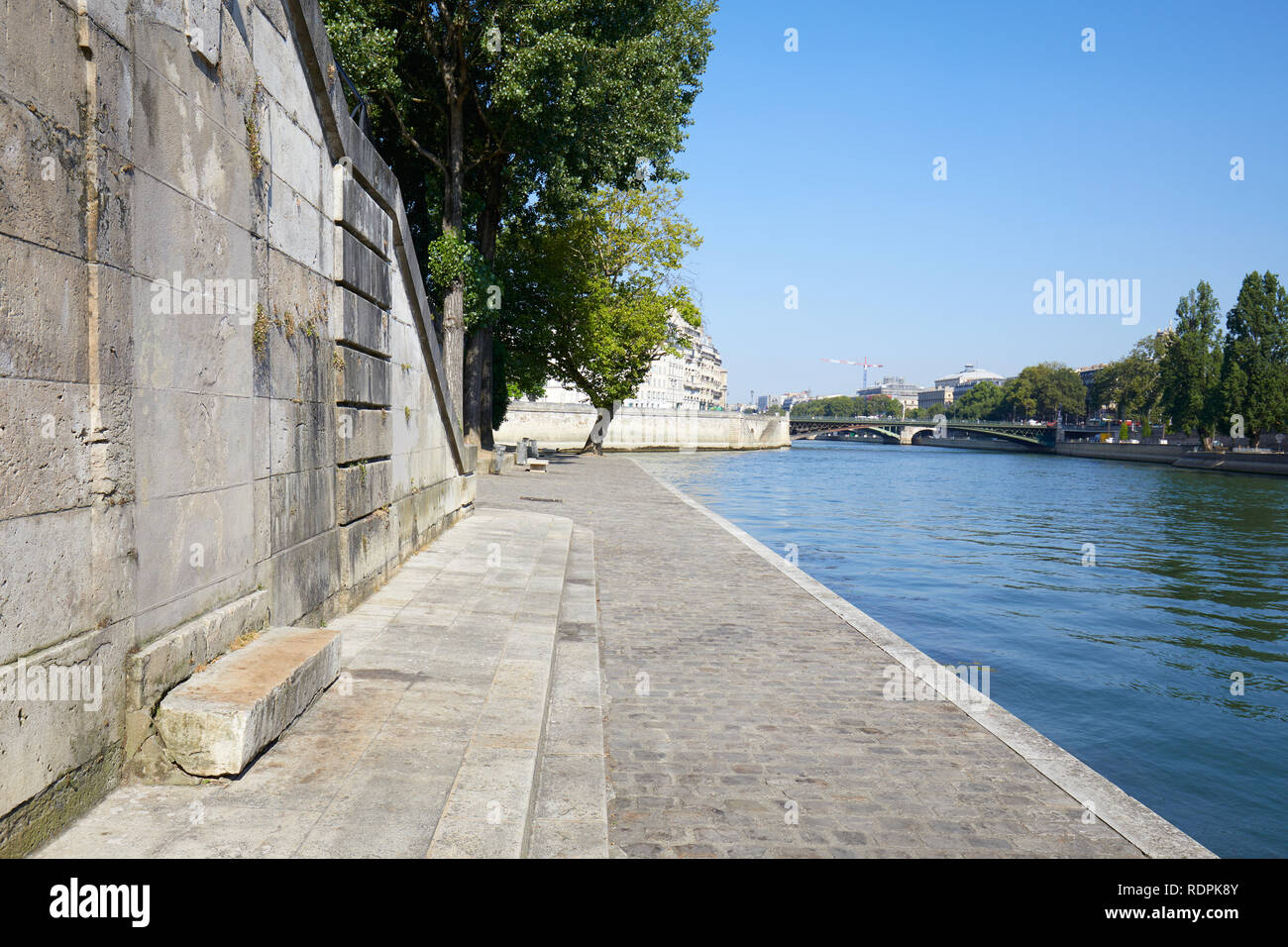 Sunny city paris hi-res stock photography and images - Alamy