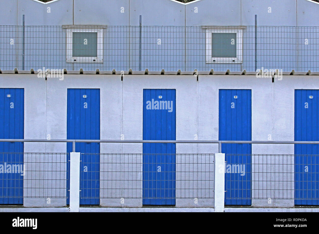Beach change rooms hi-res stock photography and images - Alamy