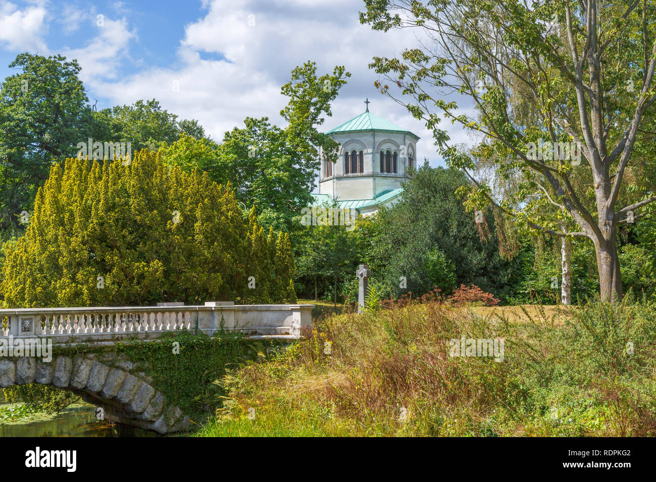 The Royal Mausoleum, or Frogmore Mausoleum, burial place of Queen ...