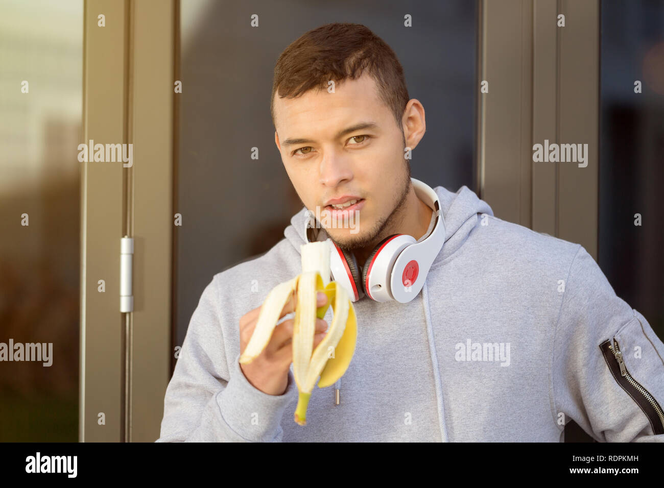 Athlete eating fruit hi-res stock photography and images - Alamy