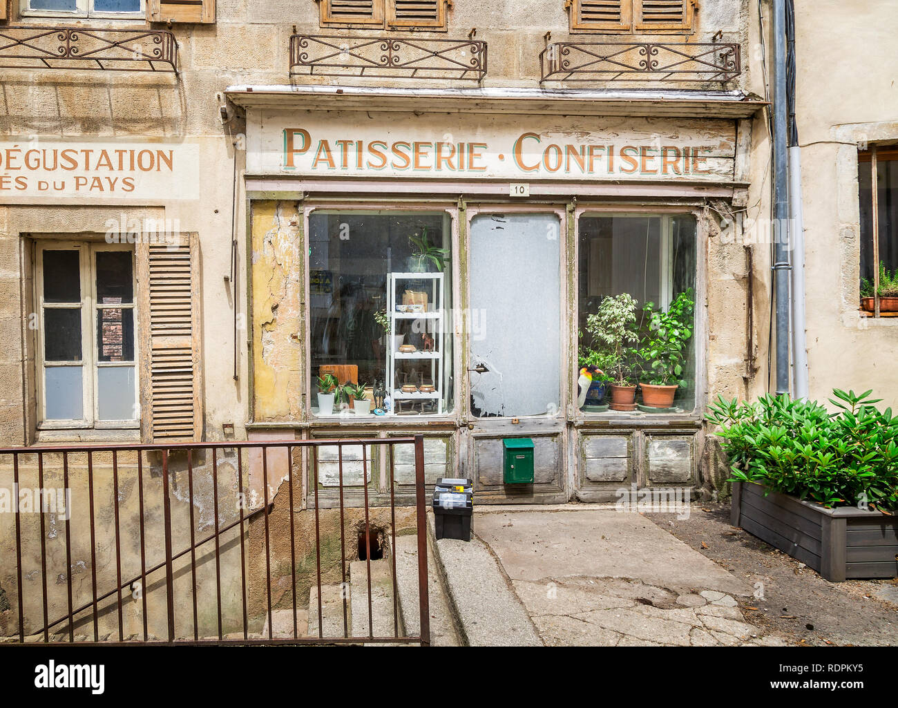 Old french bakery shop hi-res stock photography and images - Alamy