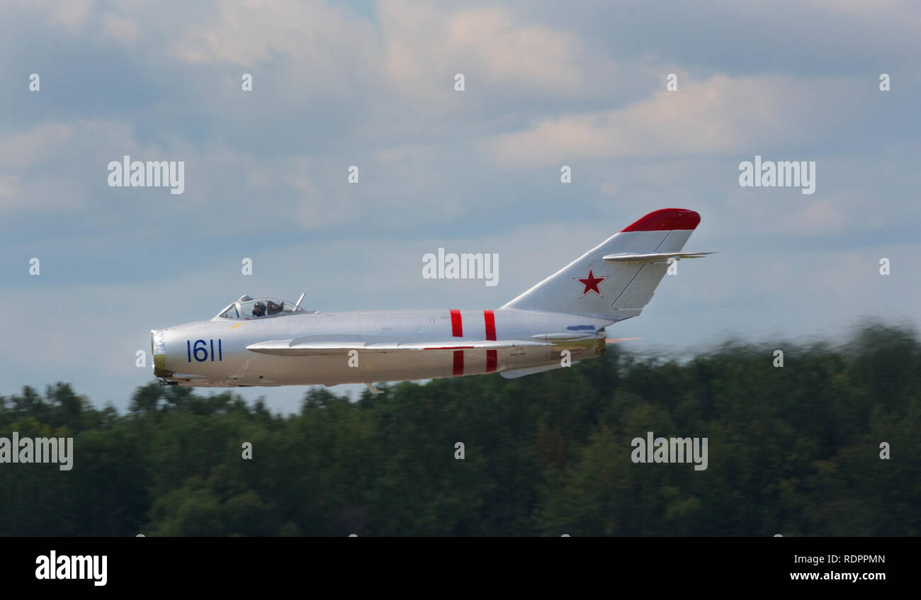 War high subsonic hi-res stock photography and images - Alamy