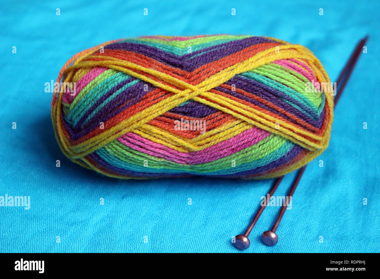 Colourful needles hi-res stock photography and images - Alamy