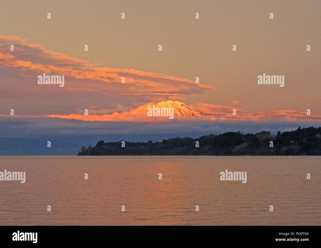 Volcán calbuco hi-res stock photography and images - Alamy