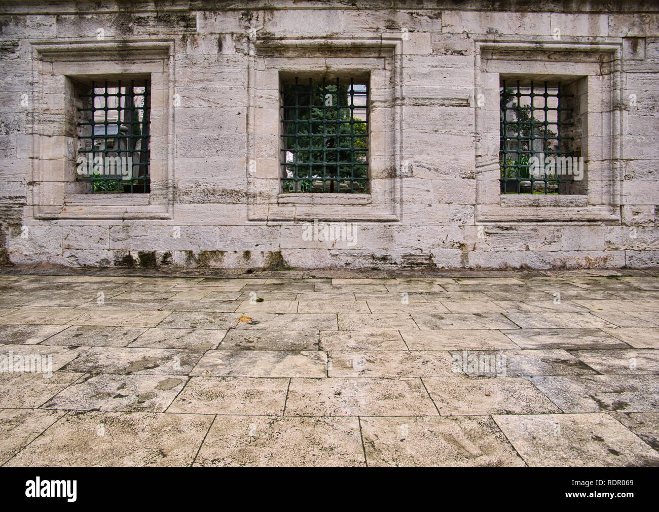 Mosque wall window hi-res stock photography and images - Alamy