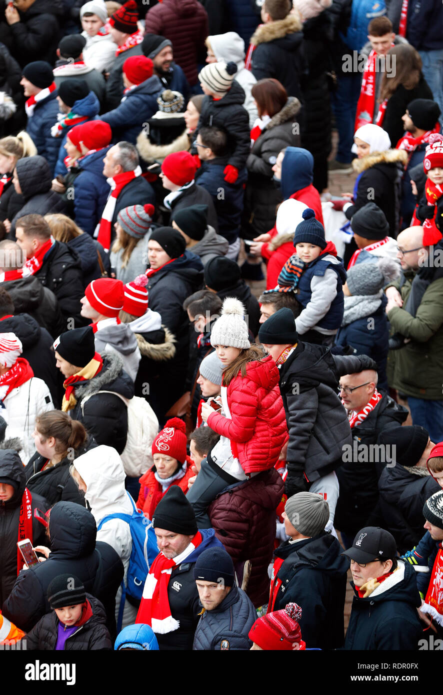 Teams waiting hi-res stock photography and images - Alamy