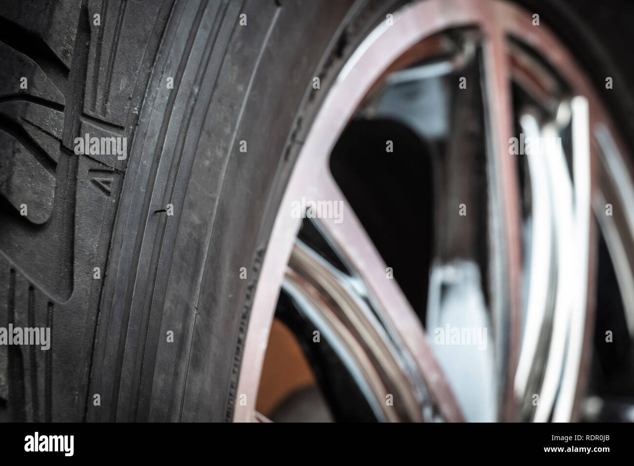 Chrome modern car wheel close-up after washing Stock Photo - Alamy