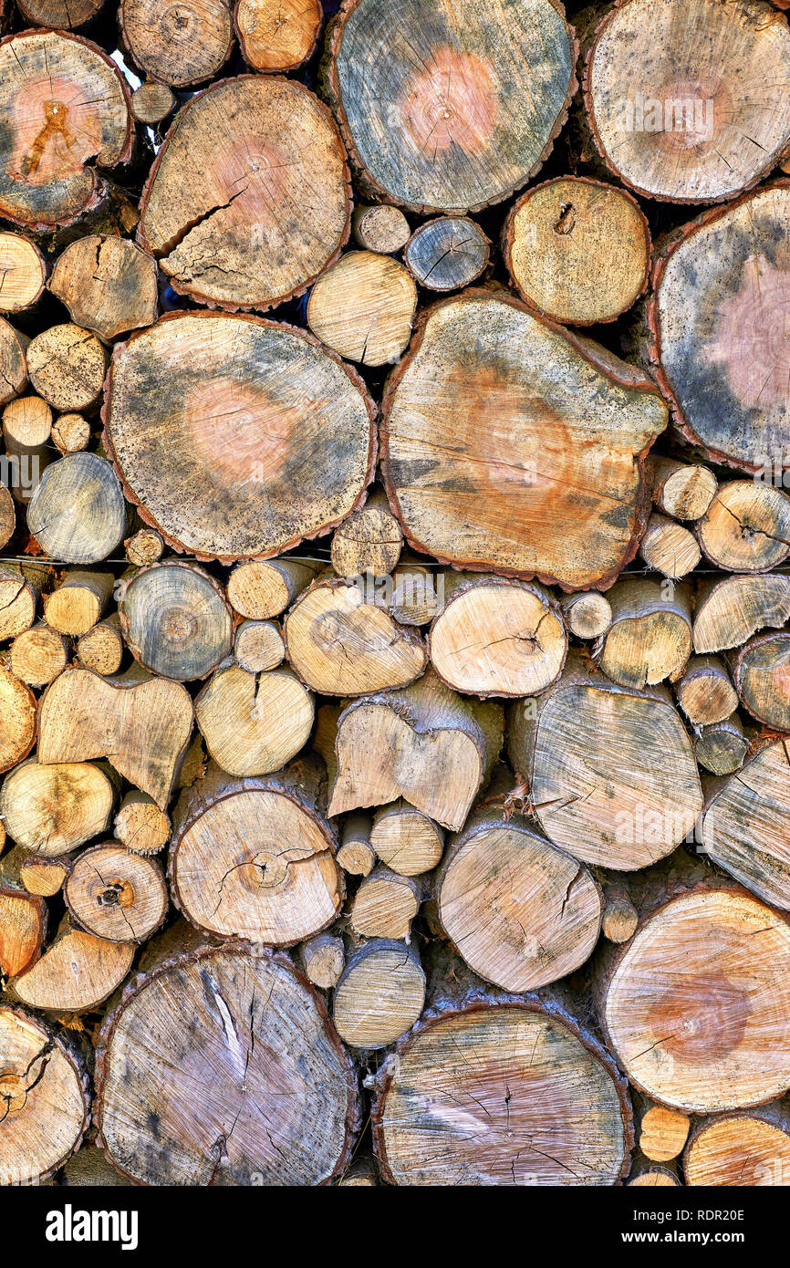 Vertical natural wood decor background Stock Photo - Alamy