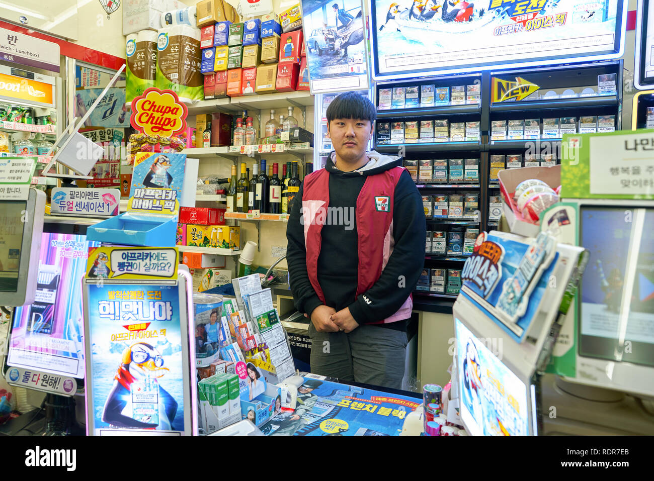 7 eleven interior hi-res stock photography and images - Alamy